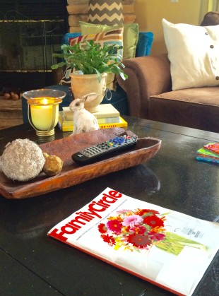 Coffee Table Staging- No Cost Decorating - Thrifty to Nifty